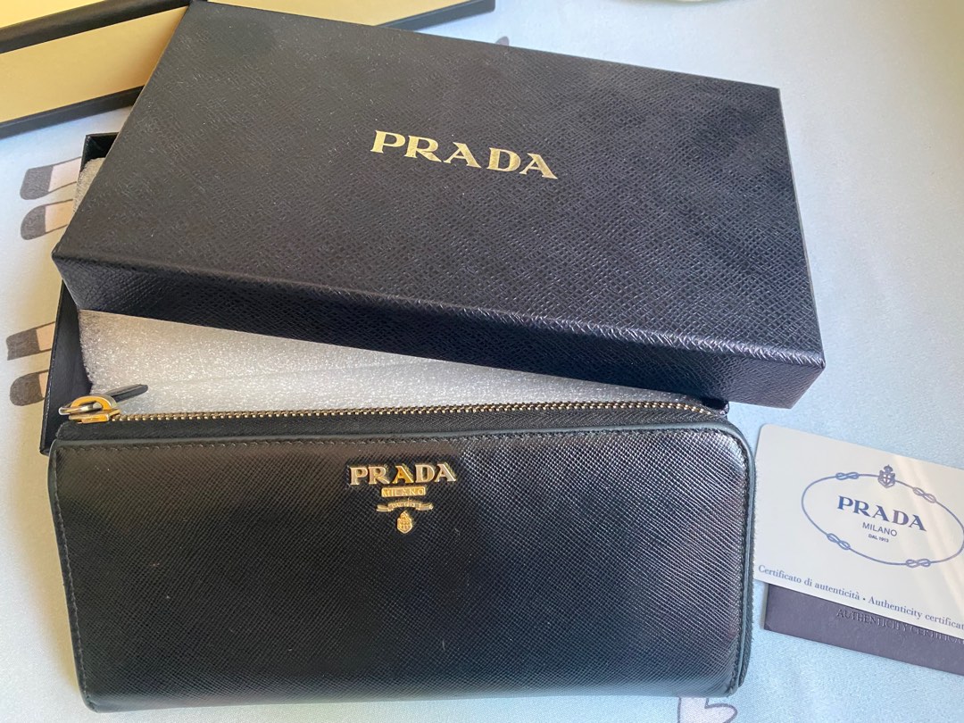 Prada Wallet ( authentic), Women's Fashion, Bags & Wallets, Wallets ...