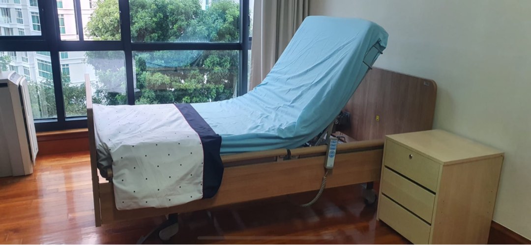Reclining hospital bed (electric hospital bed), Furniture & Home Living ...