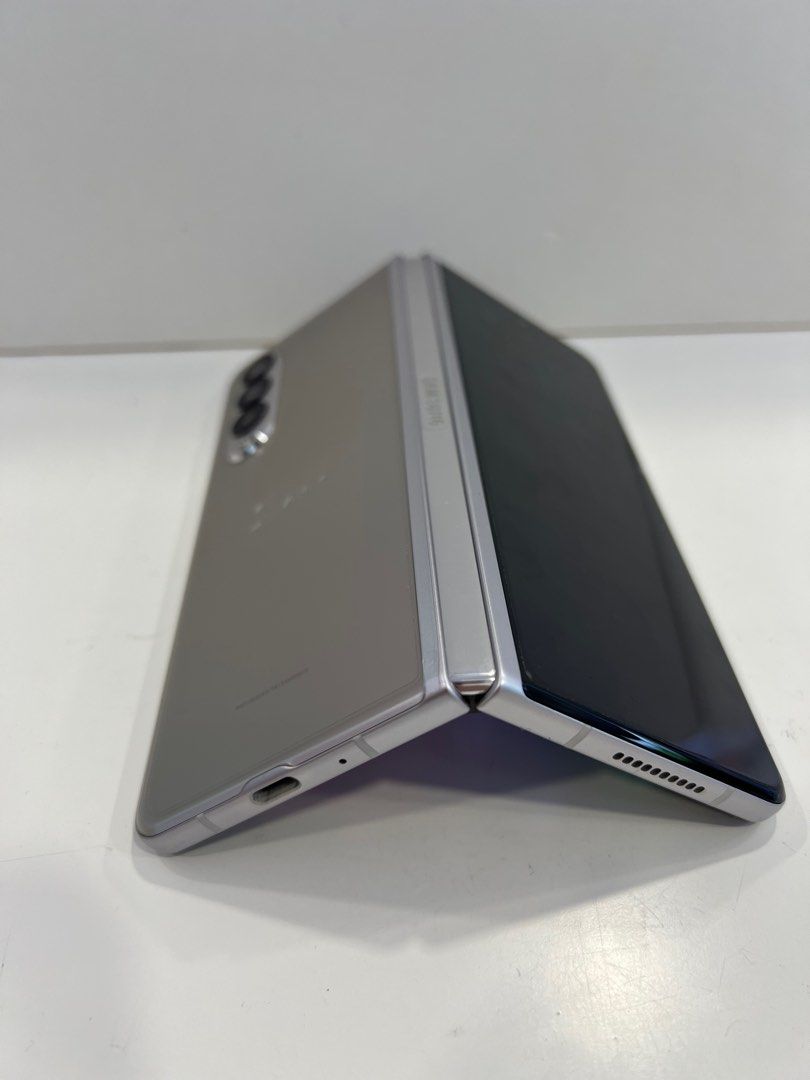 Samsung Z Fold 3 256gb (Got Small Dent ), Mobile Phones & Gadgets ...