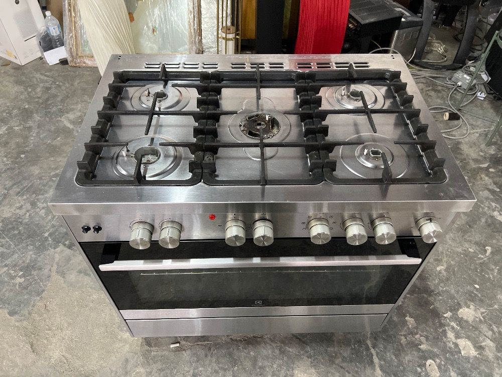 (S)ELECTROLUX 5 Burner Standing Gas Cooker with Oven / Periuk Gas ...