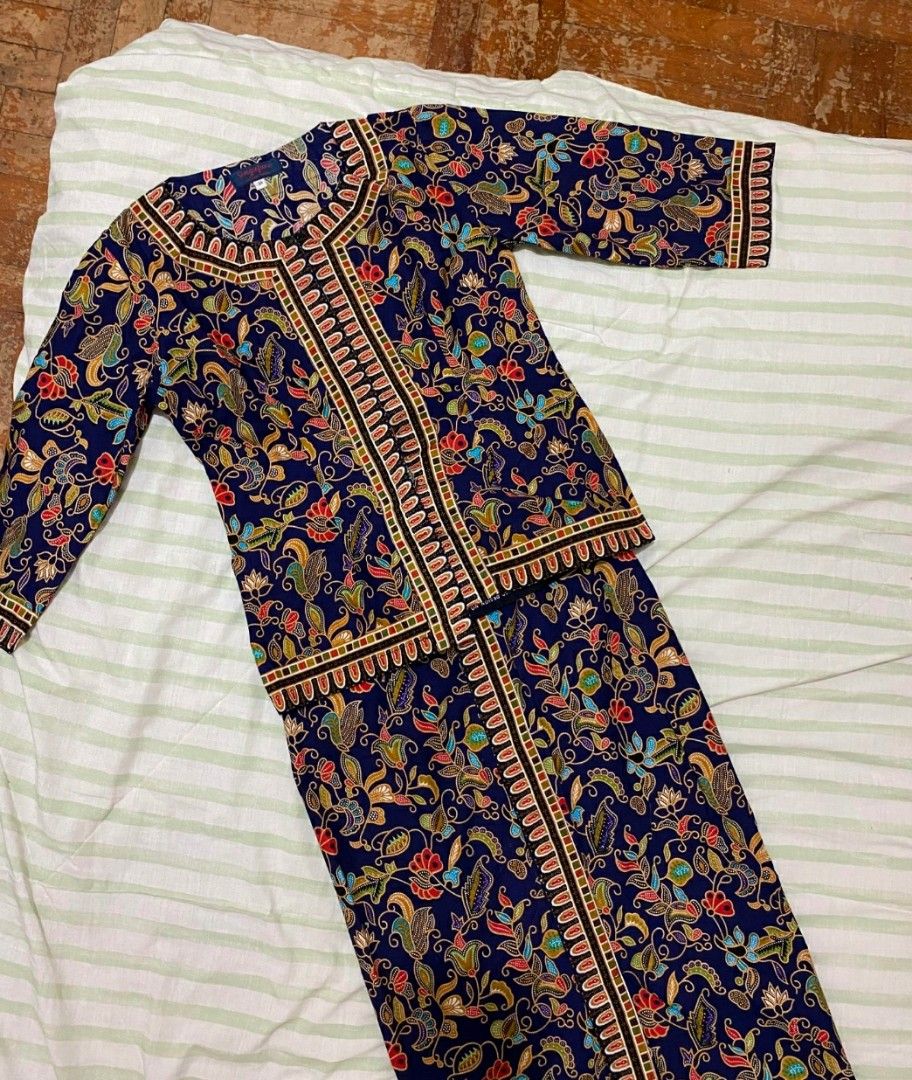 SIA uniform, Women's Fashion, Dresses & Sets, Dresses on Carousell