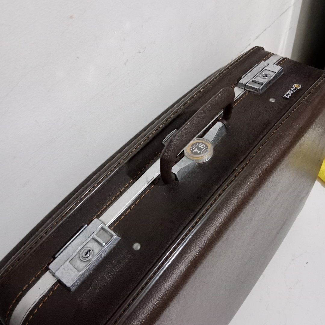 SUNCO BRAND MEDIUM SUITECASE, Hobbies & Toys, Travel, Luggage on Carousell