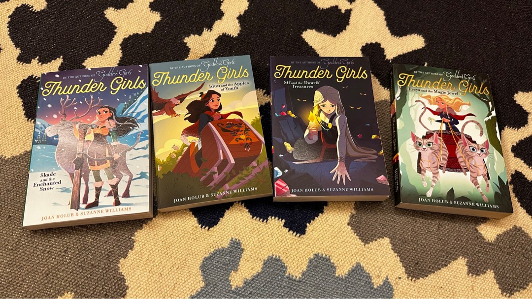 Thunder girls book 1-4, 興趣及遊戲, 書本 & 文具, 小說 & 故事書 - Carousell