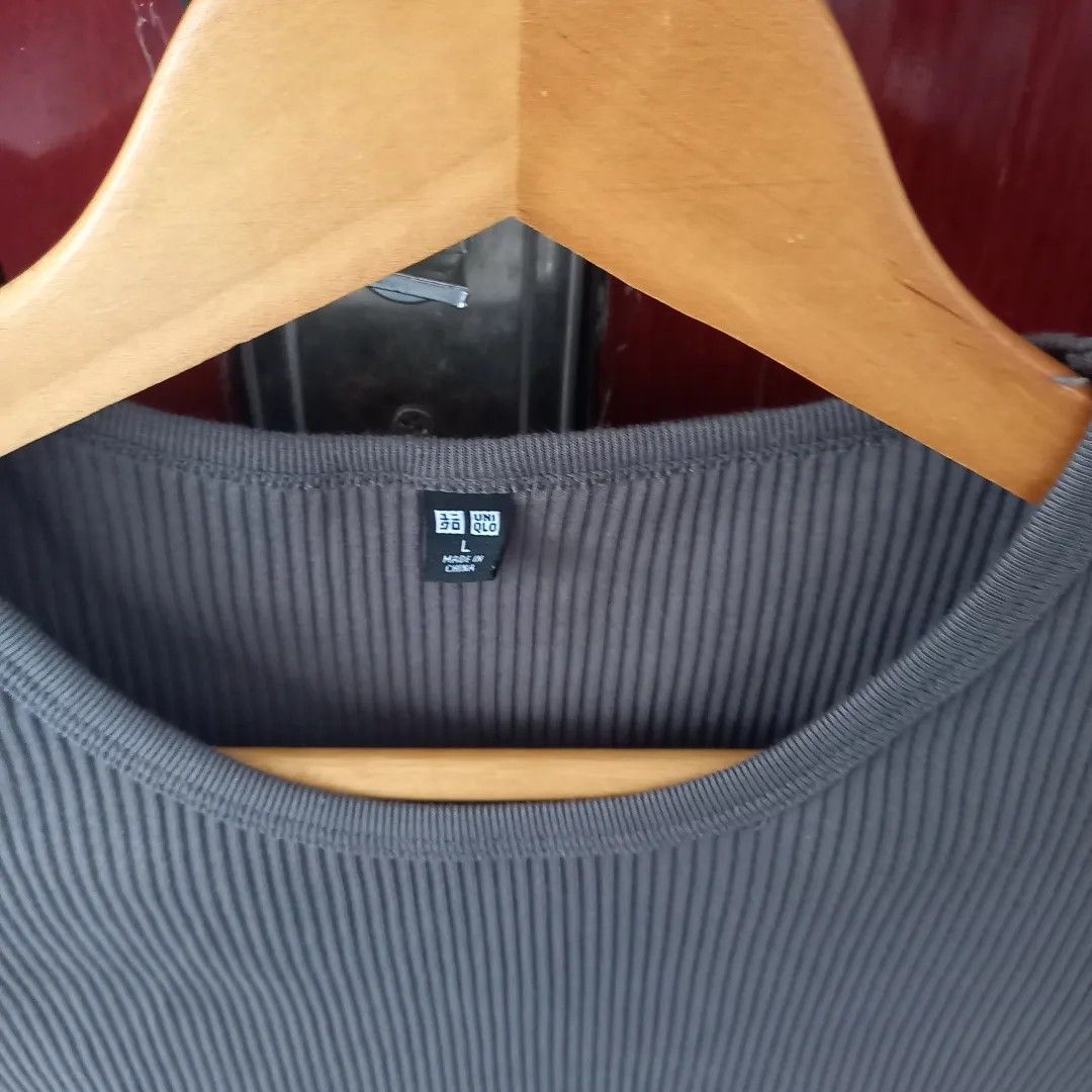 UNIQLO RIBBED CROP, Women's Fashion, Tops, Blouses on Carousell