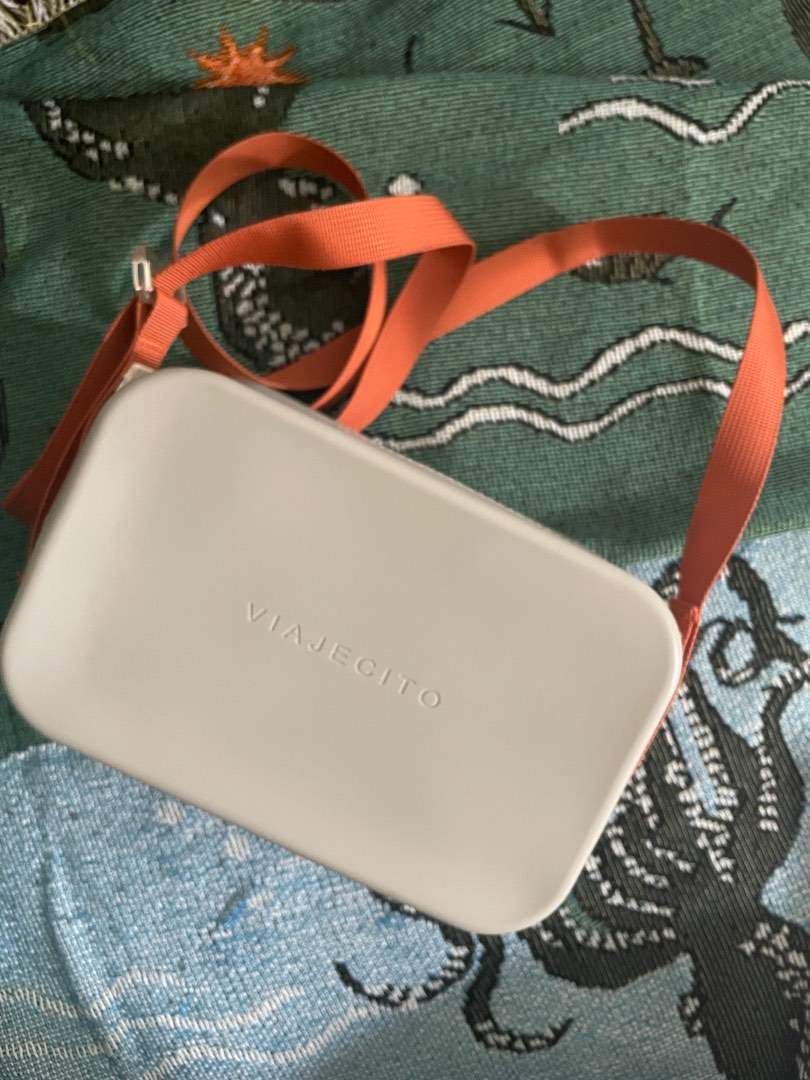 Viajecito, Women's Fashion, Bags & Wallets, Clutches on Carousell