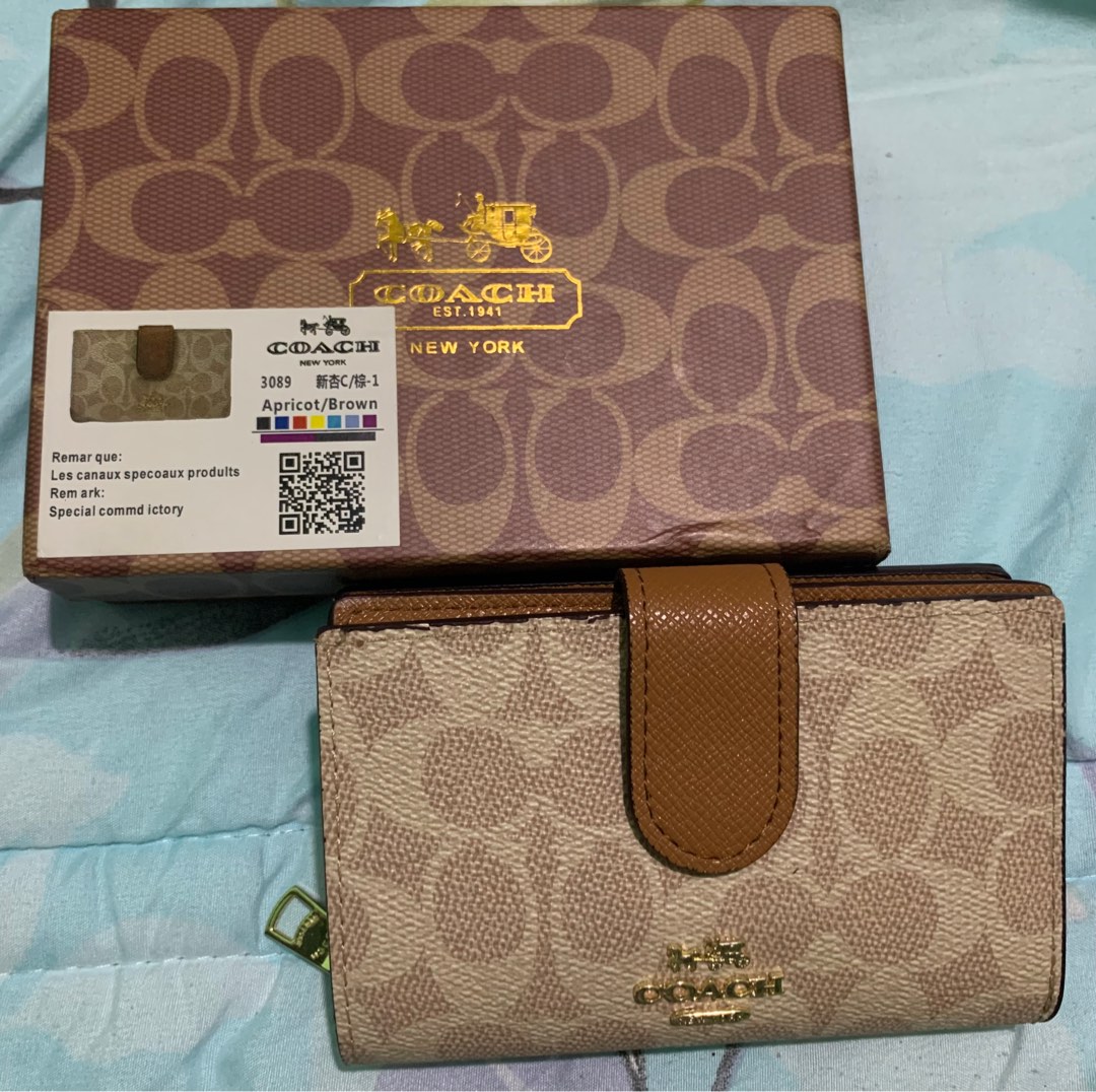 Coach wallet, Women's Fashion, Bags & Wallets, Wallets & Card holders ...