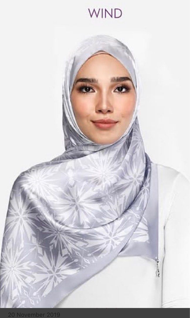 Duck x Disney Frozen Shawl in Wind, Women's Fashion, Muslimah Fashion ...