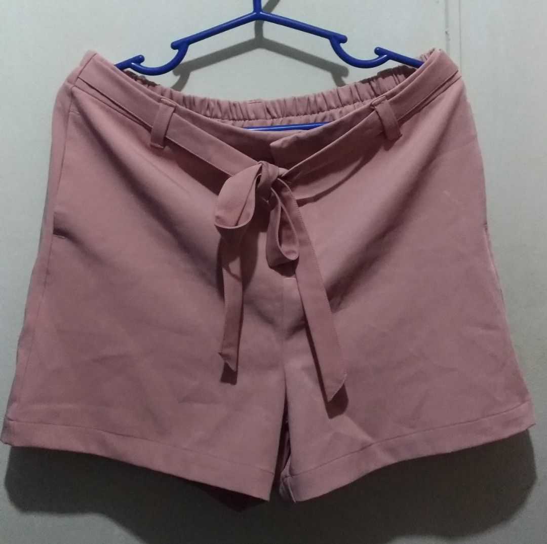 Forme Pull up short, Women's Fashion, Bottoms, Shorts on Carousell