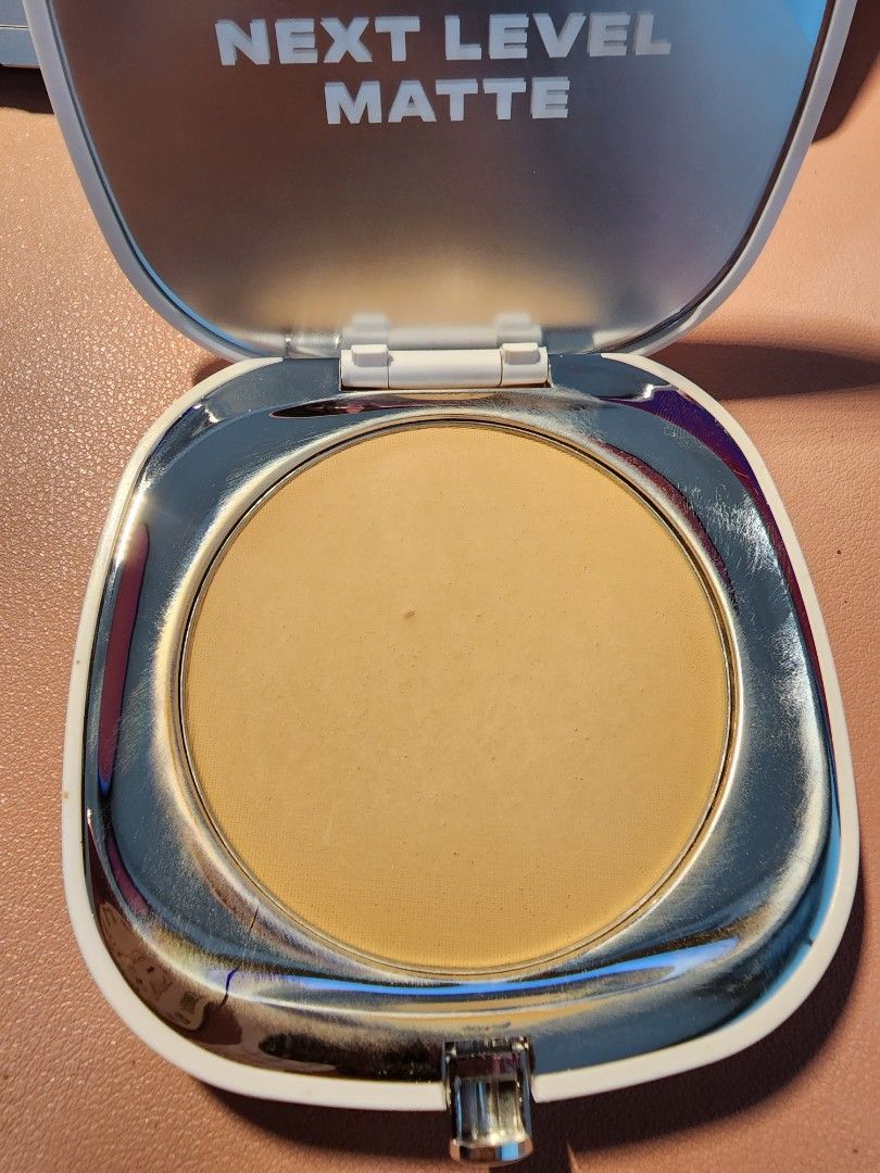 Issy and Co True Flex powder foundation, Beauty & Personal Care, Face ...