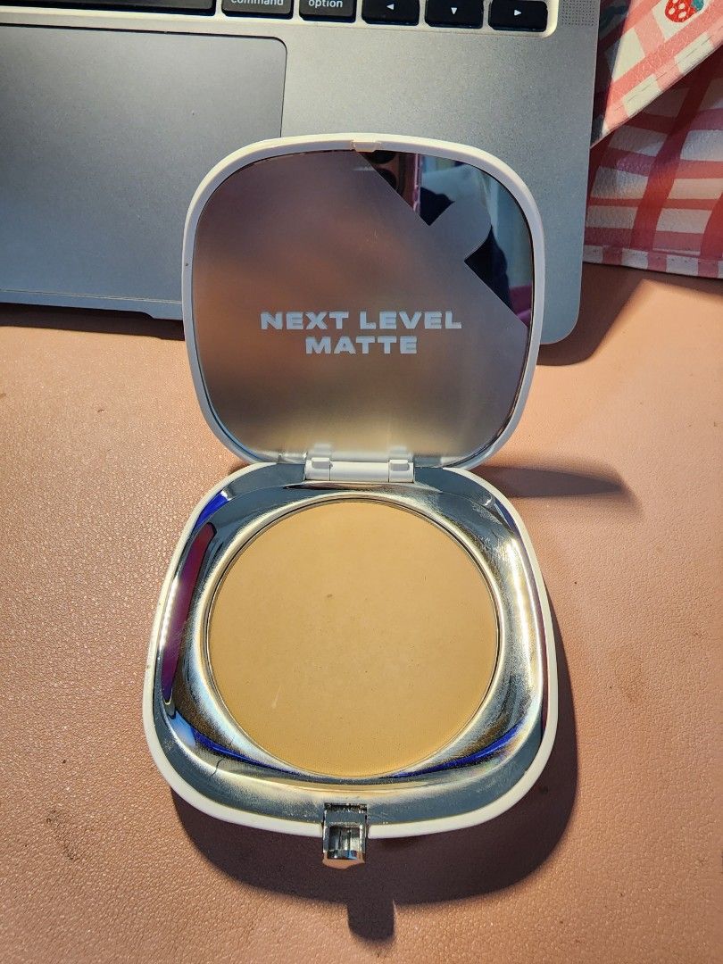 Issy and Co True Flex powder foundation, Beauty & Personal Care, Face ...