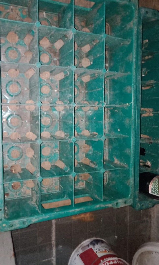 Krat Minuman Badak/ Tempat Botol, Antik, Pajangan di Carousell