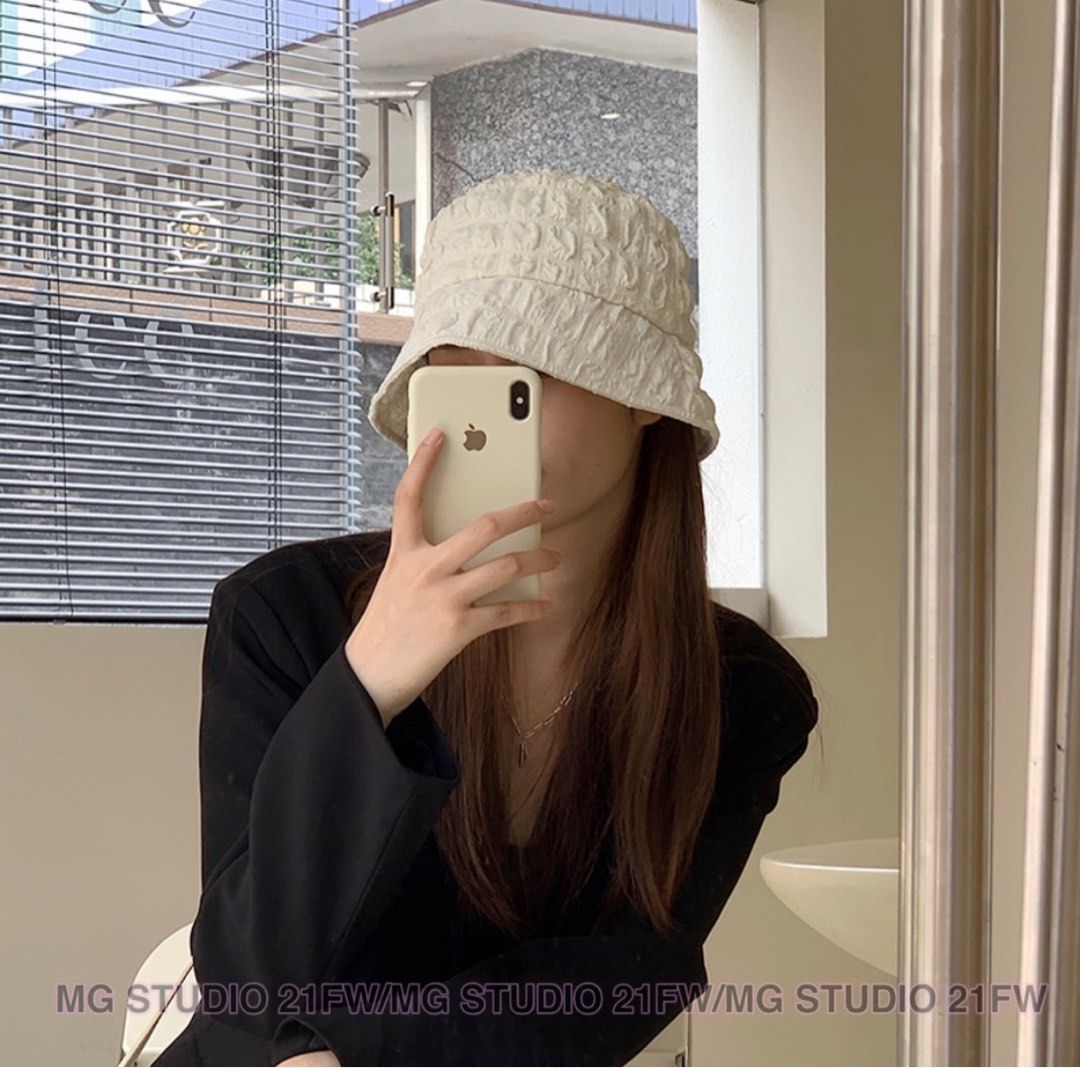 MG STUDIO WHITE PLEATED BUCKET HAT, Women's Fashion, Watches ...