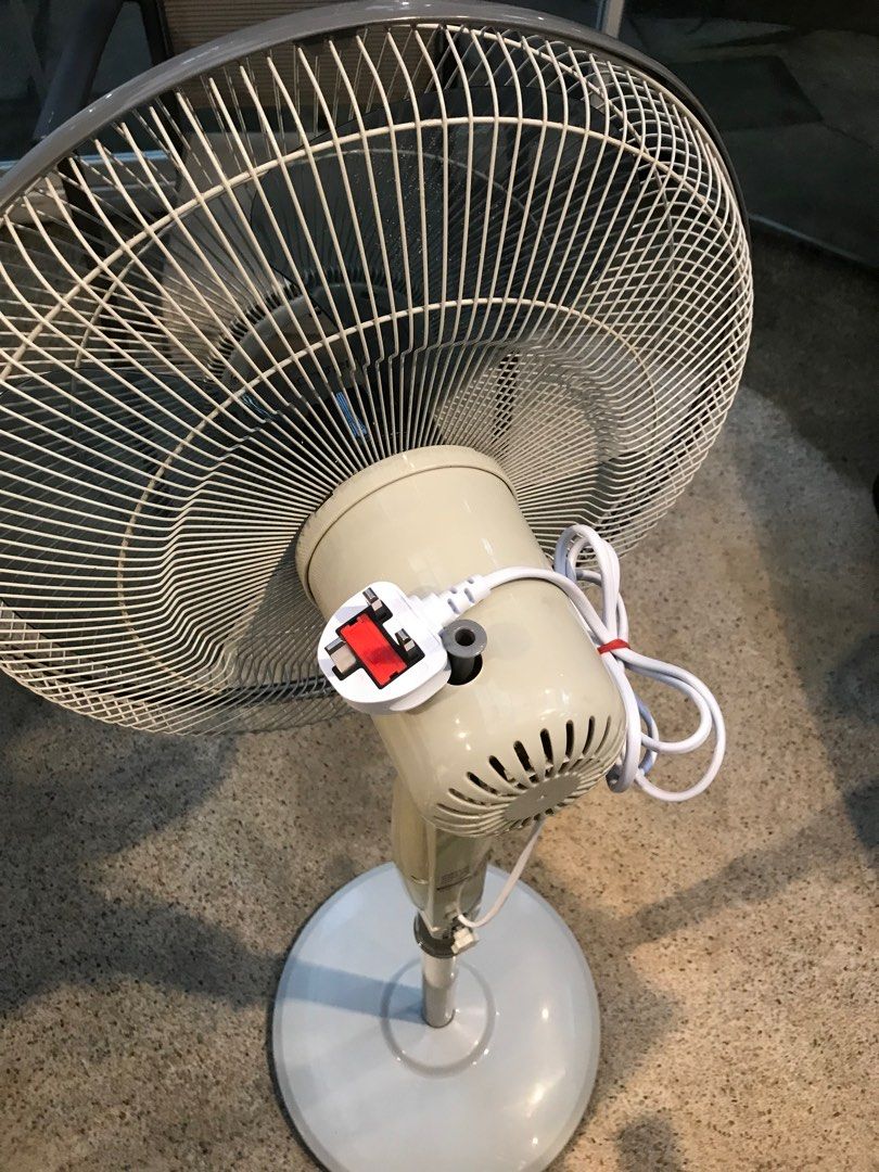 Mistral 16inch Stand Fan(Defective), Furniture & Home Living, Lighting ...