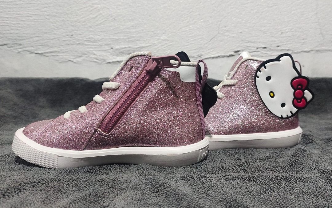 NATIVE HELLO KITTY SHOES, Babies & Kids, Babies & Kids Fashion on Carousell