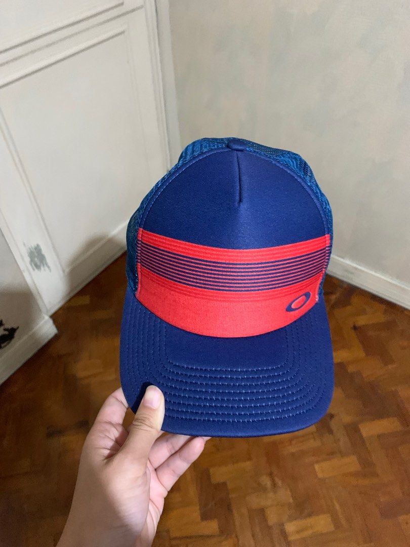 Oakley Cap, Men's Fashion, Watches & Accessories, Caps & Hats on Carousell