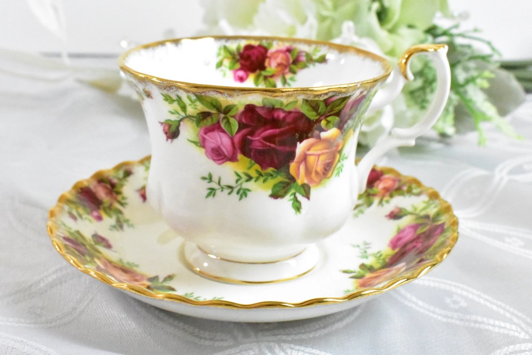 Royal Albert Old country roses teacup set, Furniture & Home Living ...