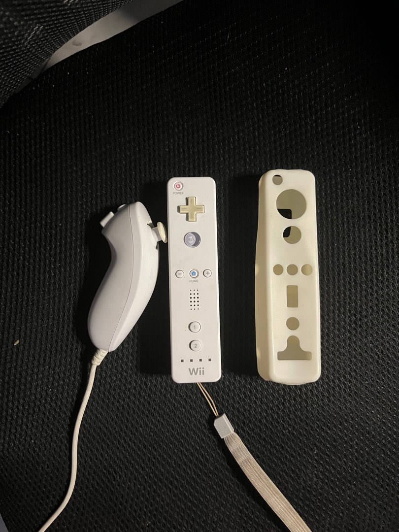 Original Wii Remote Control & Nunchuck, Video Gaming, Video Game ...