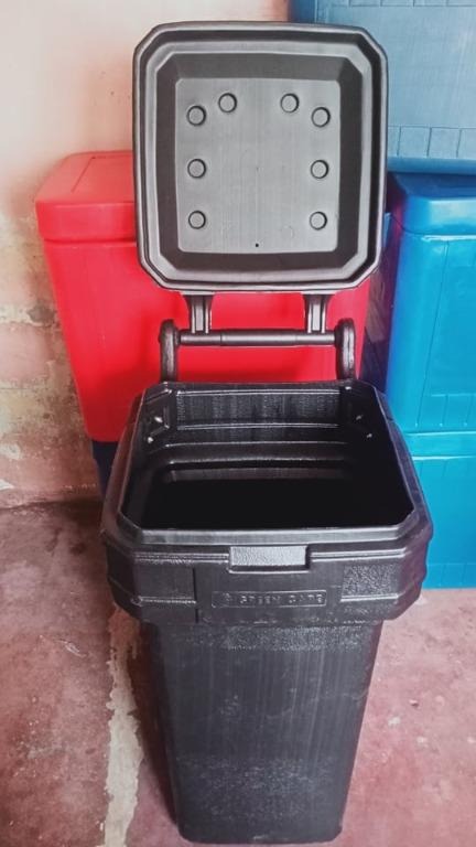 Roller king trash bin, Furniture & Home Living, Cleaning & Homecare ...