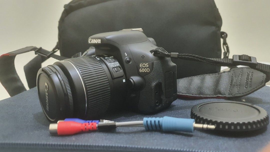 Canon EOS 600D DSLR + camera bag + card reader, Photography, Cameras on ...