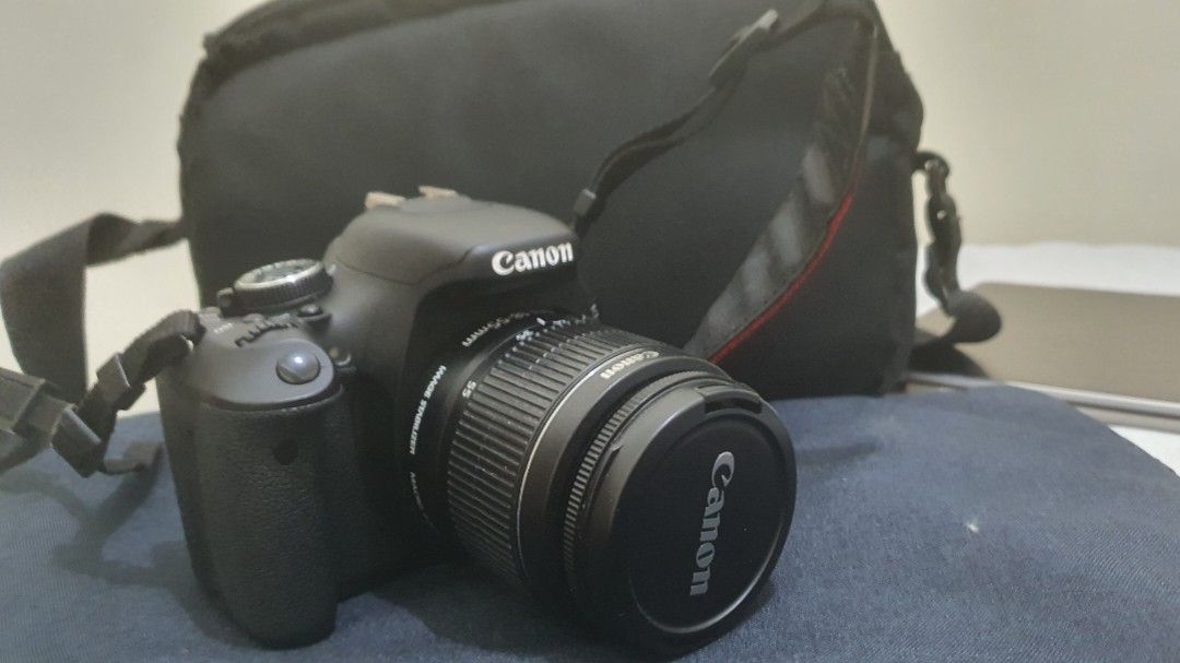 Canon EOS 600D DSLR + camera bag + card reader, Photography, Cameras on ...