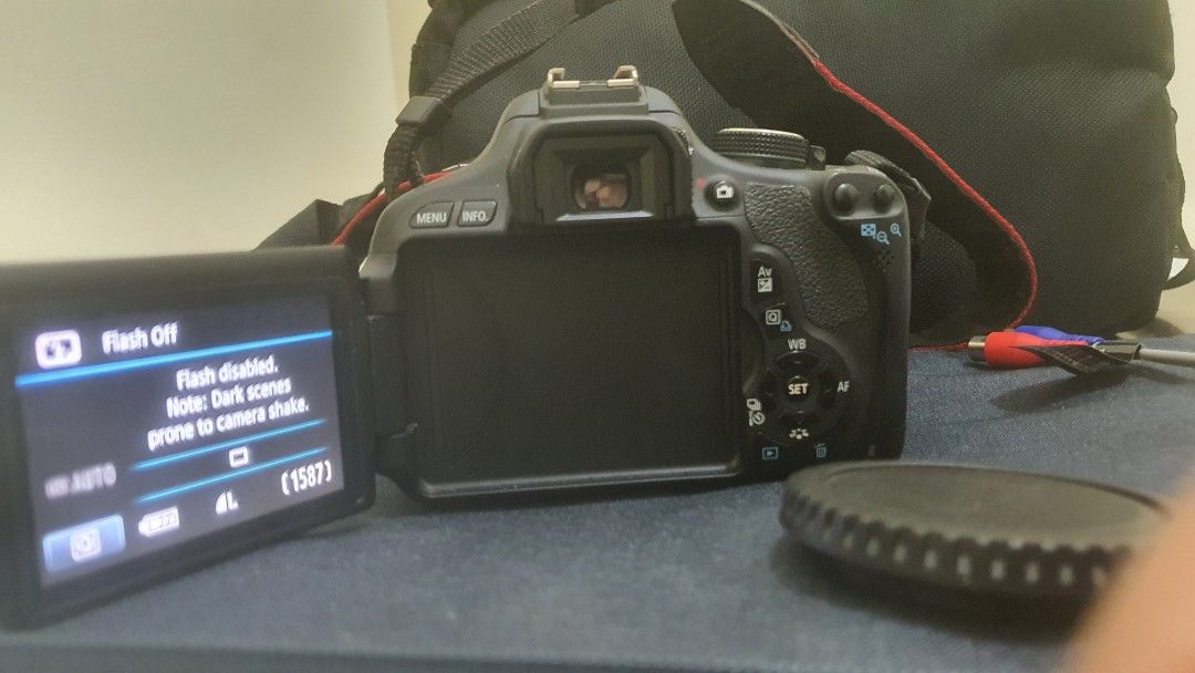 Canon EOS 600D DSLR + camera bag + card reader, Photography, Cameras on ...