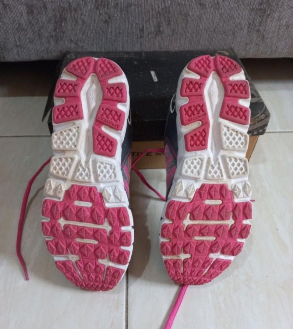 Sepatu Spotex, Fesyen Wanita, Sepatu di Carousell