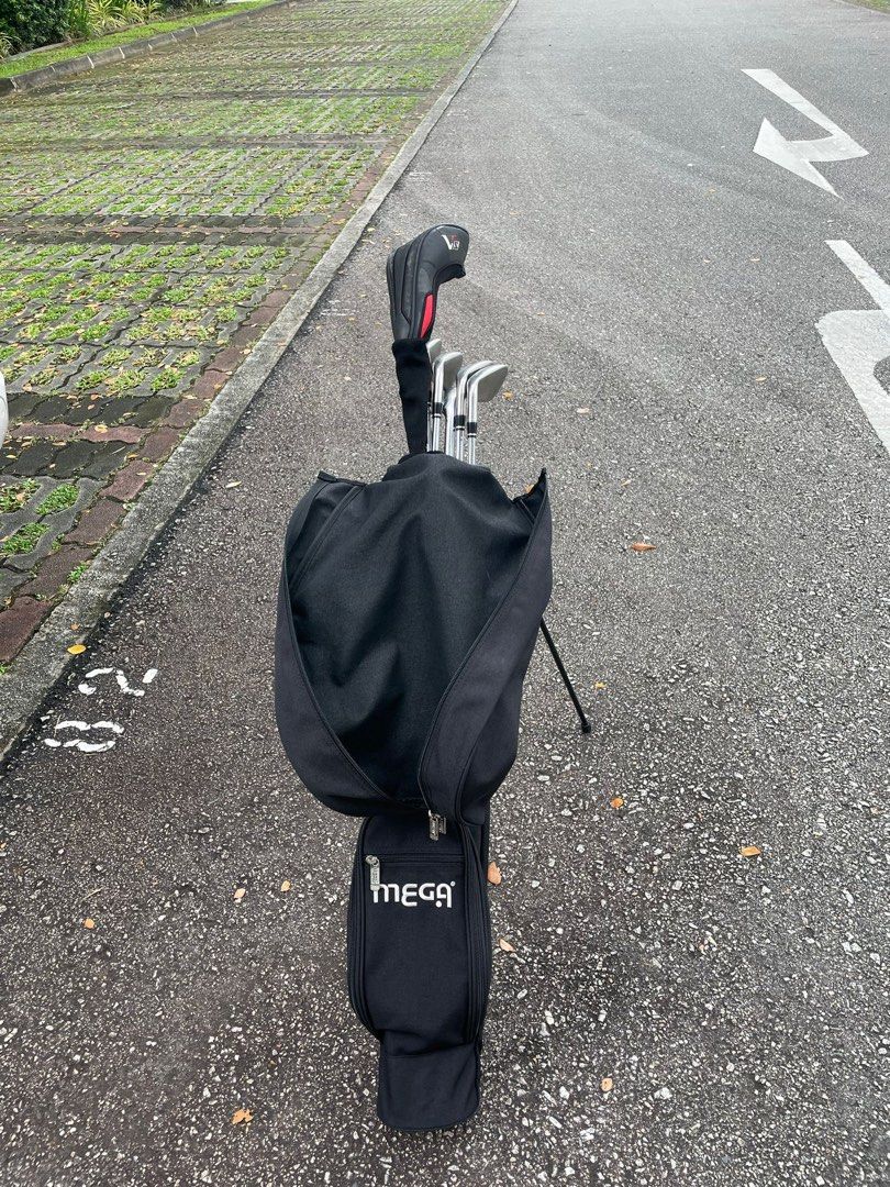 Slim Compact golf bag, Sports Equipment, Sports & Games, Golf on Carousell