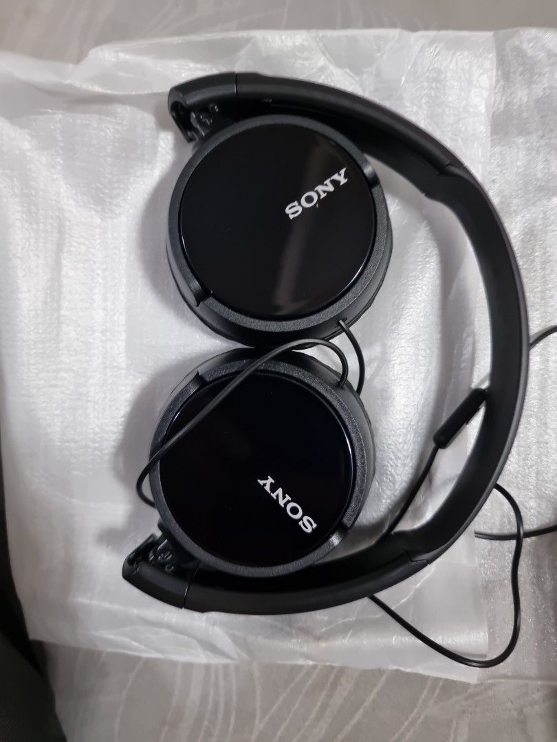 Sony headphone, Audio, Headphones & Headsets on Carousell
