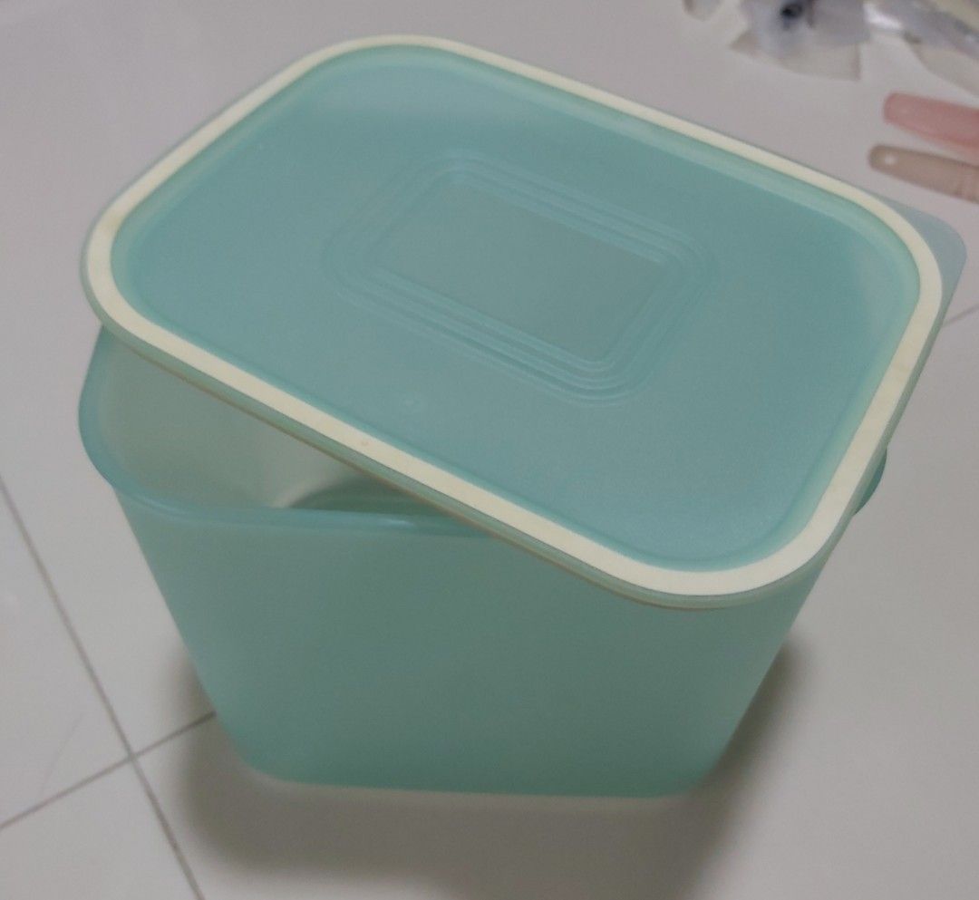 Tupperware Container 2.1L, Furniture & Home Living, Kitchenware ...