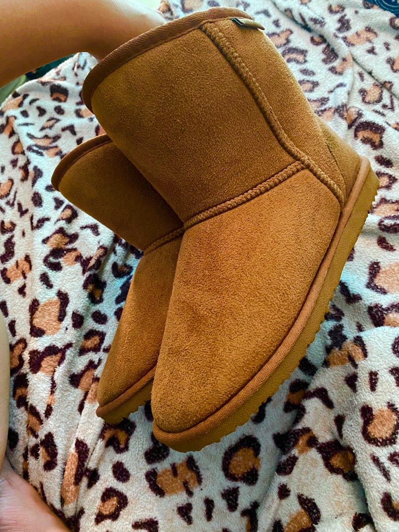 UGG Winter Boots Classic Mini RESERVED CONSIDERED SOLD, Women's Fashion ...