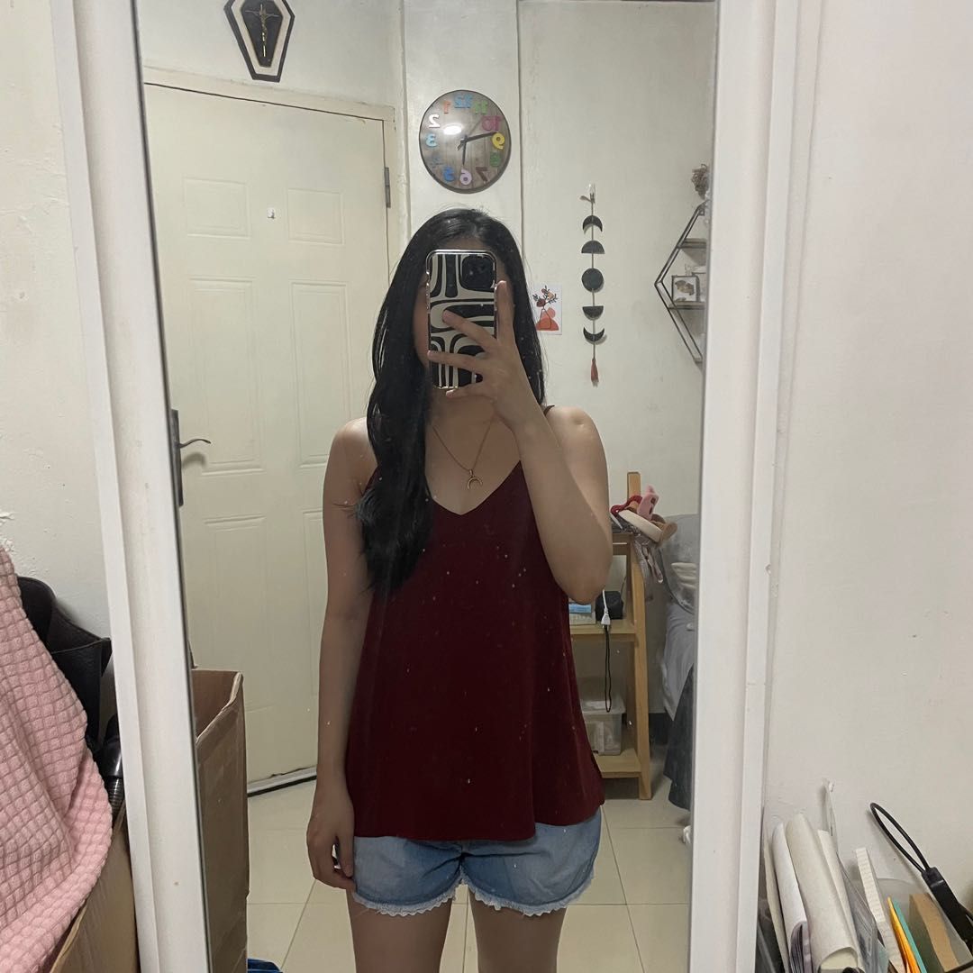 Uniqlo Red Top, Women's Fashion, Tops, Sleeveless on Carousell