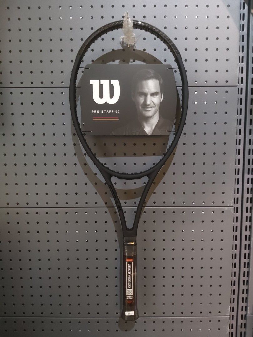 Wilson Pro Staff 97 v13 網球拍, 運動產品, 運動與體育, 運動與體育 - 球拍和球類運動 - Carousell