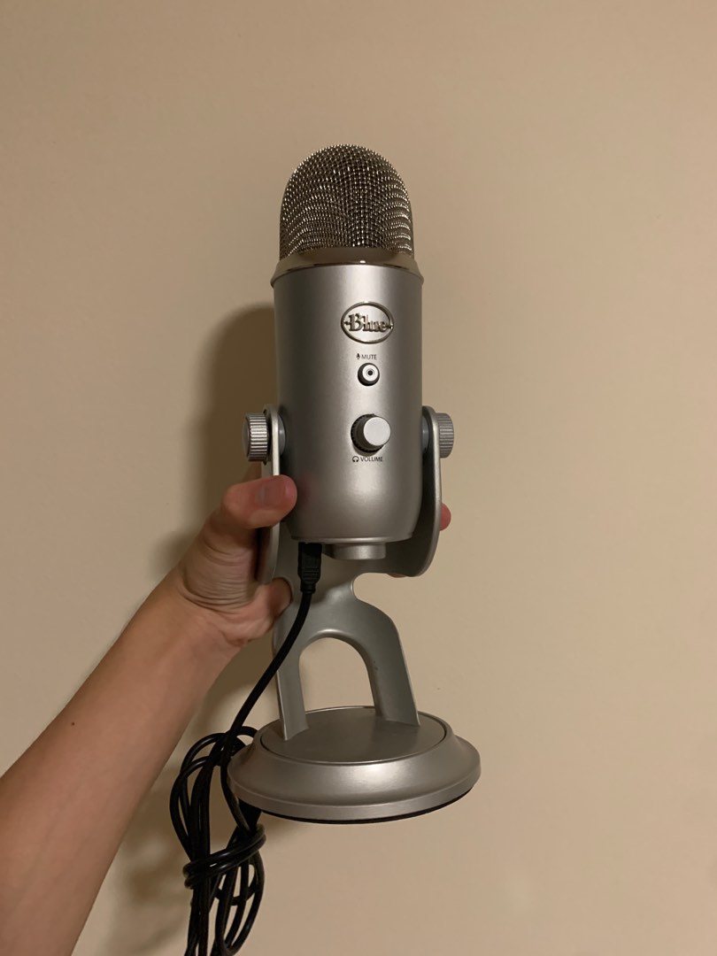 Blue Yeti Microphone almost new, Audio, Microphones on Carousell