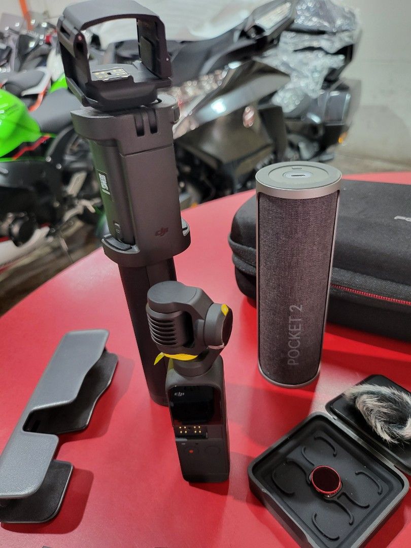DJI POCKET 2 creator combo, Photography, Cameras on Carousell