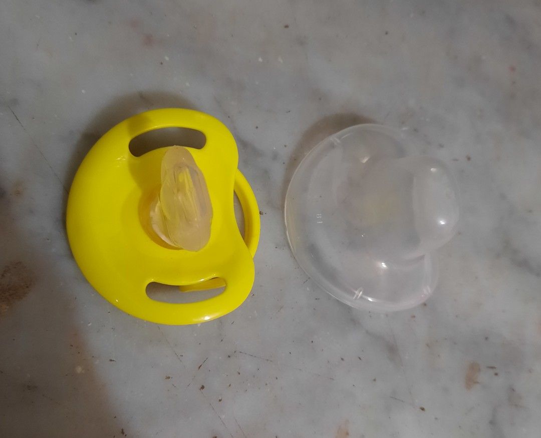 Empeng Dot Peageon dan rantai Dodo, Bayi & Anak, Baju Bayi di Carousell