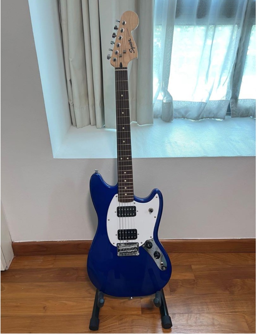 fender squire mustang, Hobbies & Toys, Music & Media, Musical ...