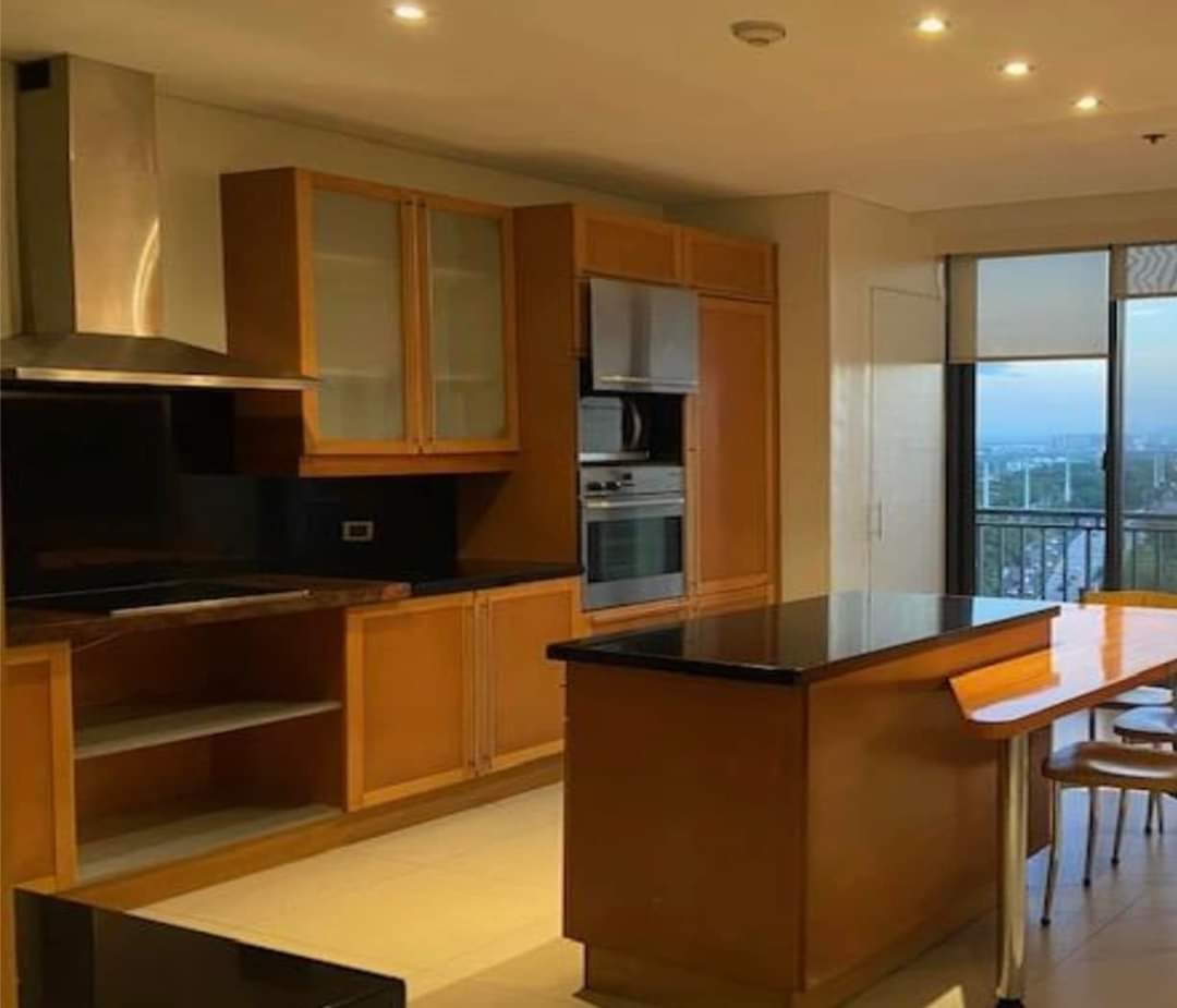 FOR SALE Interior designed Essensa East Forbes Lawton Tower BGC, Taguig ...