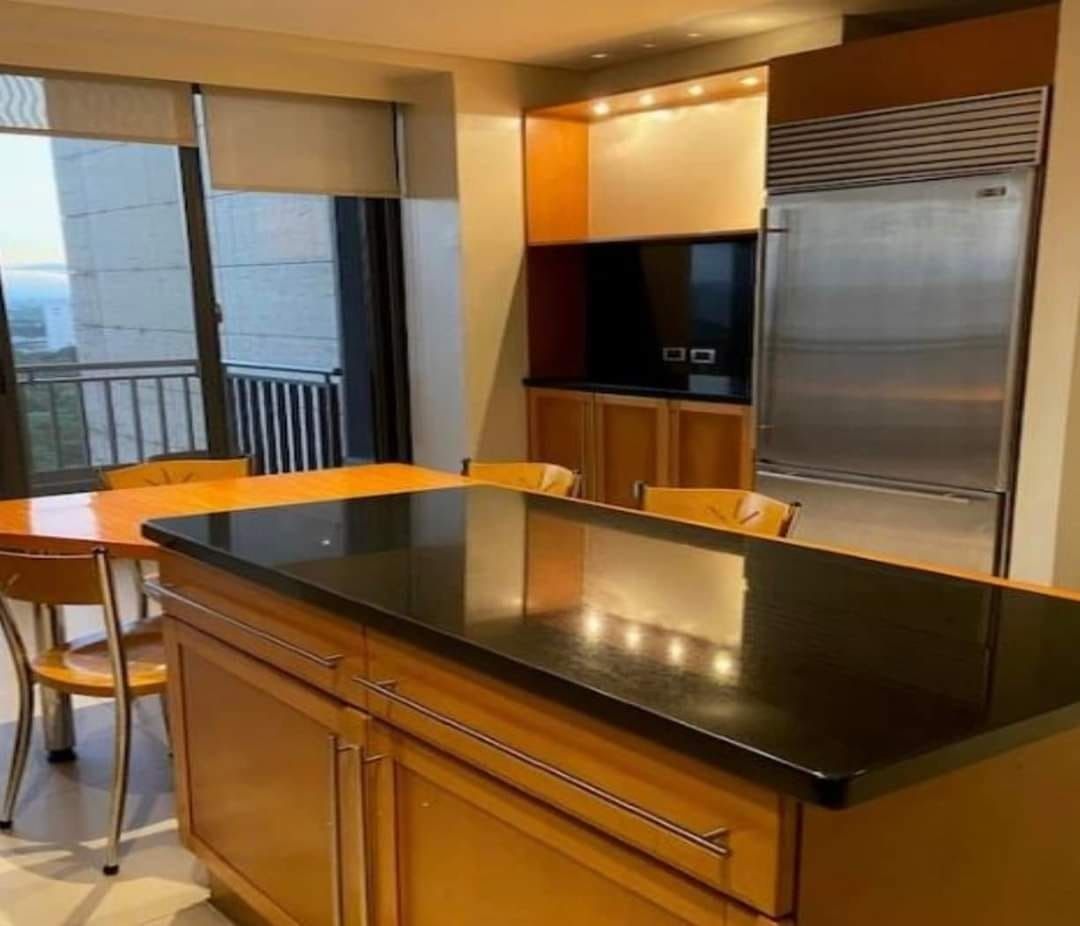 FOR SALE Interior designed Essensa East Forbes Lawton Tower BGC, Taguig ...