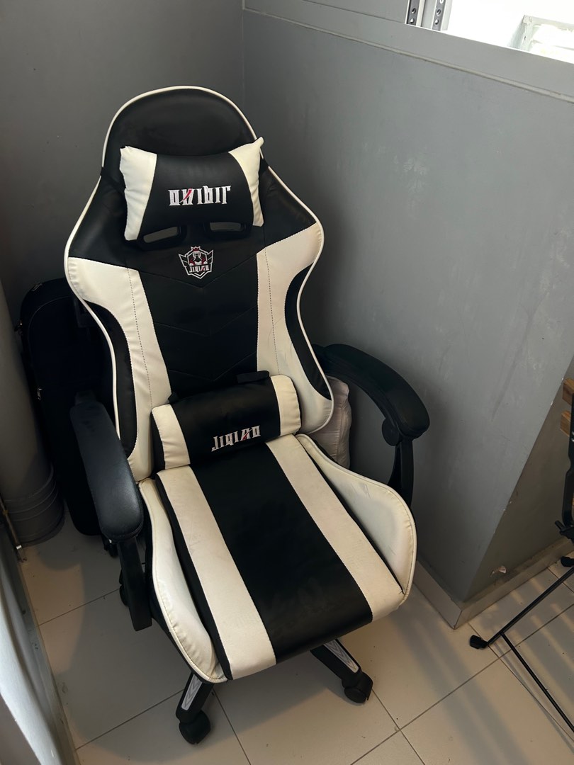 Gaming chair/ office chair, Furniture & Home Living, Furniture, Chairs ...
