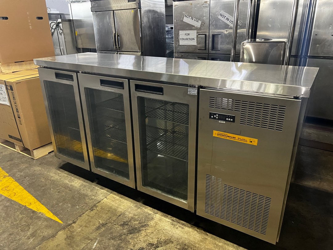 Good condition like new! (Free delivery and warranty) 3 glass door ...