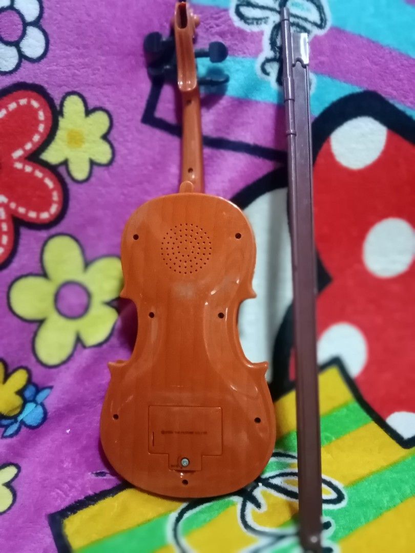 HELLO KITTY VIOLIN, Hobbies & Toys, Music & Media, Musical Instruments on Carousell