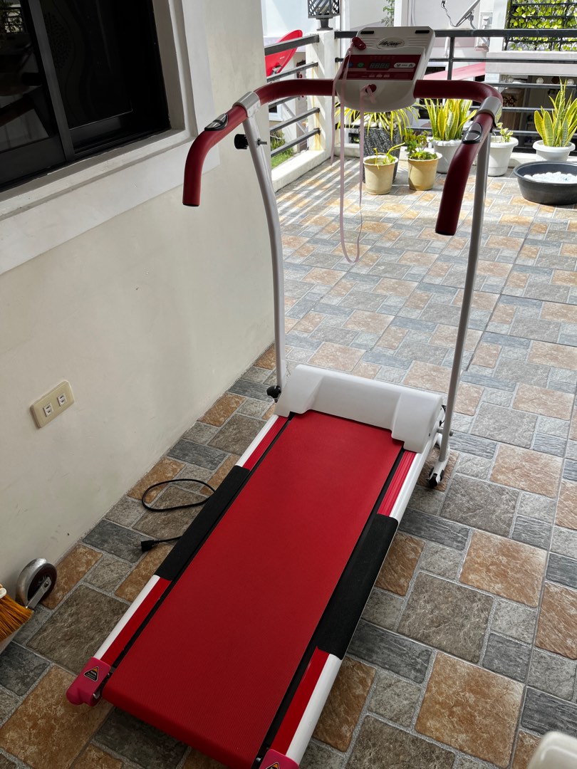 Life Gear Motorized Treadmill, Sports Equipment, Exercise & Fitness ...