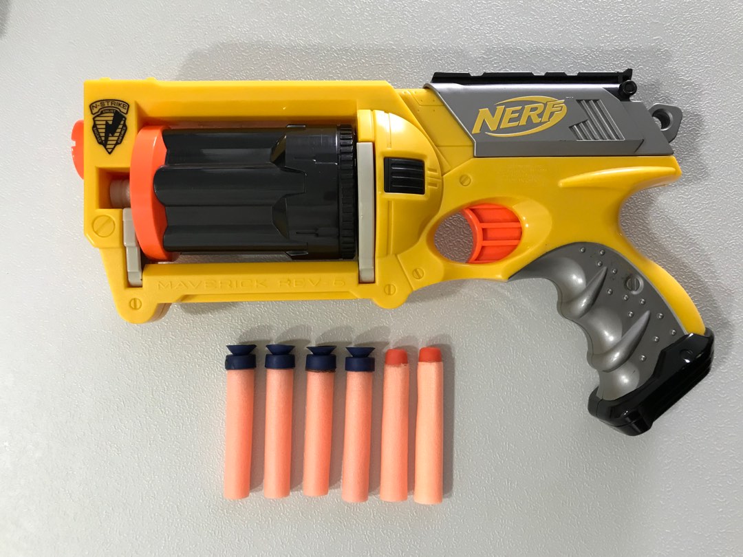 Nerf N-Strike gun Maverick Rev-6 左輪手槍 飛鏢槍, 興趣及遊戲, 玩具 & 遊戲類 - Carousell