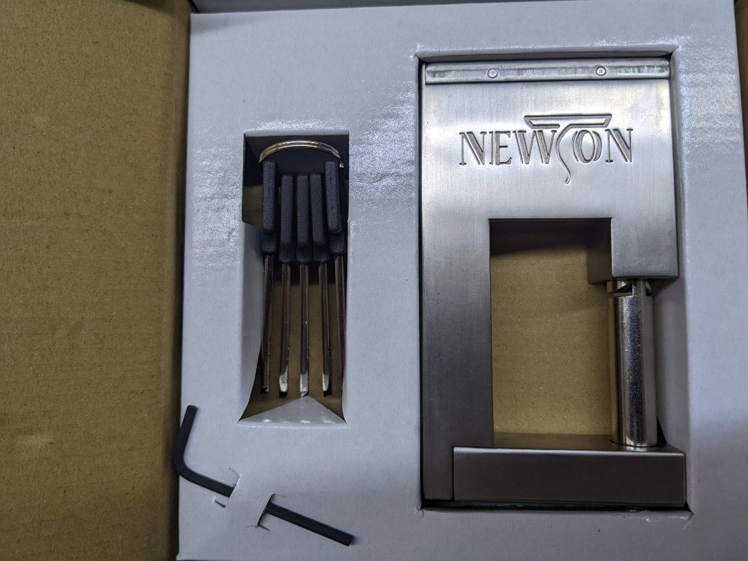 Newton HDB Gate Lock (Not Chairo, Vanni), Furniture & Home Living ...
