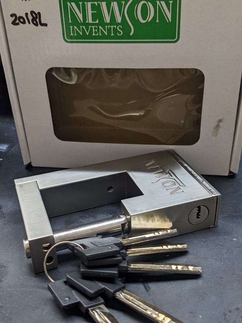 Newton HDB Gate Lock (Not Chairo, Vanni), Furniture & Home Living ...