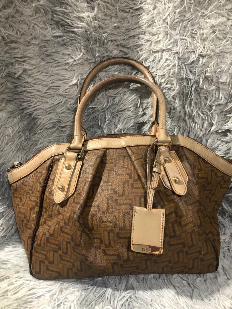 Original Daks Shoulder Bag, Luxury, Bags & Wallets on Carousell