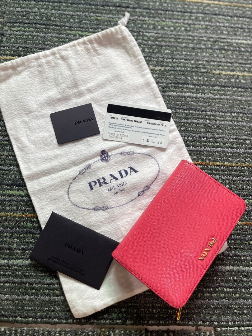 Prada Wallet, Women's Fashion, Bags & Wallets, Wallets & Card holders ...