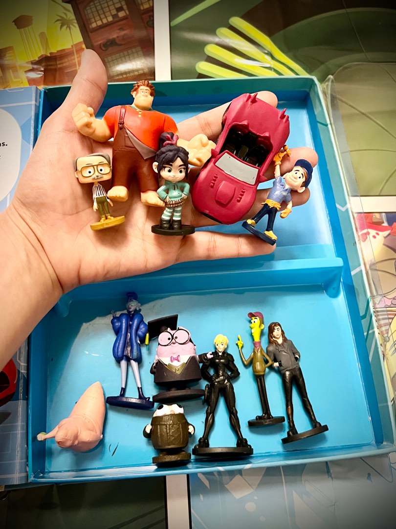 Disney-Pixar Wreck-If Ralph Break the Internet Storybook with 12 Figures and Playmat Poster ...