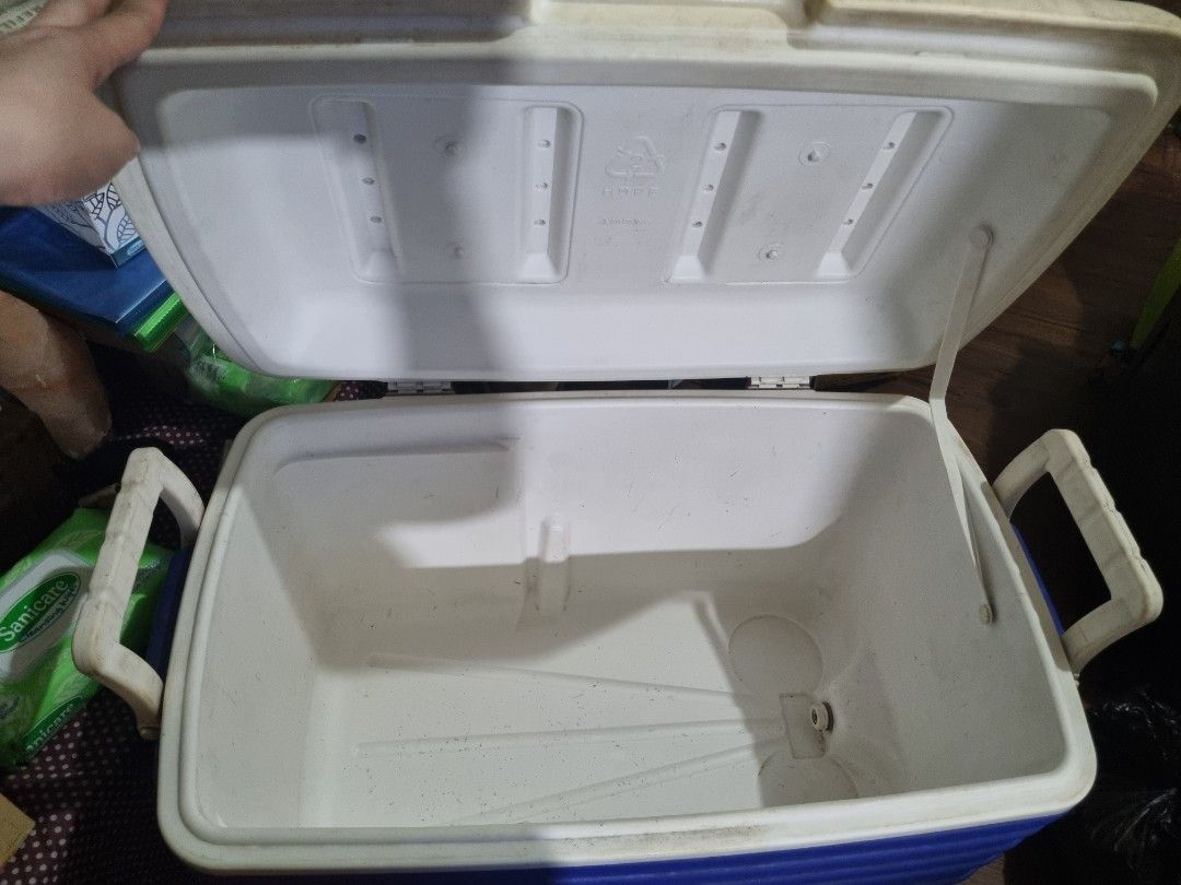 Thermos ice cooler 100 liters for sale with free 2 ice boxes, Furniture ...