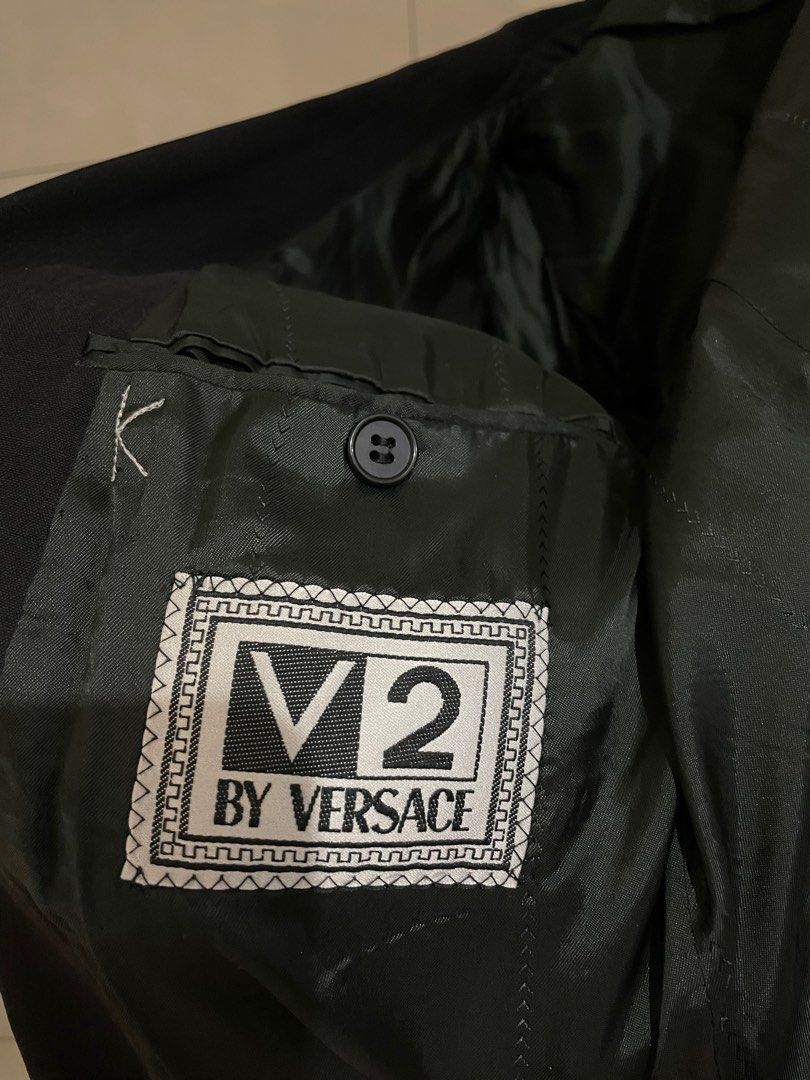 Tuxedo pria v2 versace, Fesyen Pria, Pakaian , Baju Luaran di Carousell